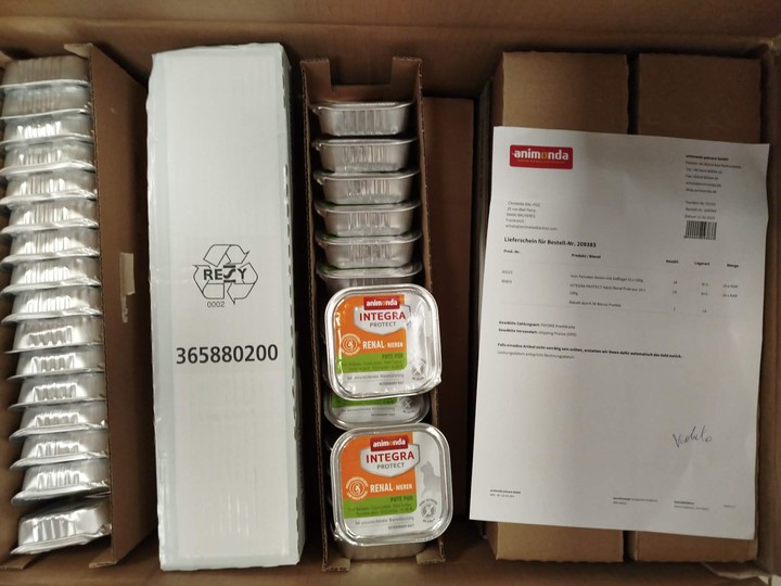 Canned food delivery to ASCA | Animal Webaction